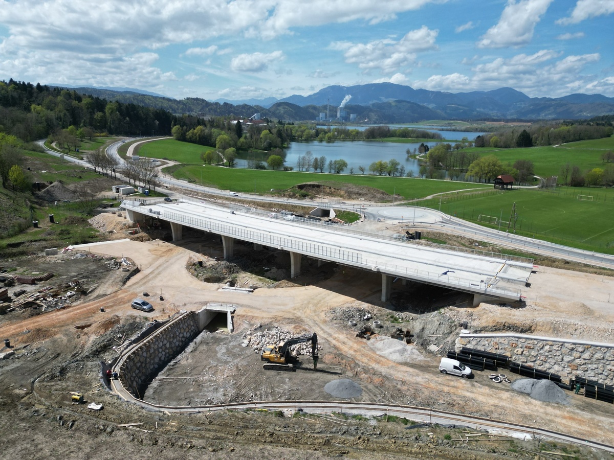 Tretja razvojna os – projekti biroja Ponting | Gradbenik